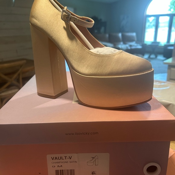 Lisa Vicky | Shoes | Lisa Vicky Vaultv Womens Champagne Satin Platform ...